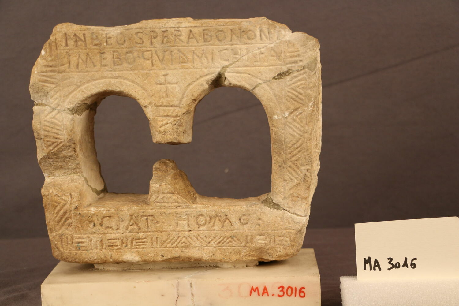 élément d'architecture ; inscription - Louvre site des collections