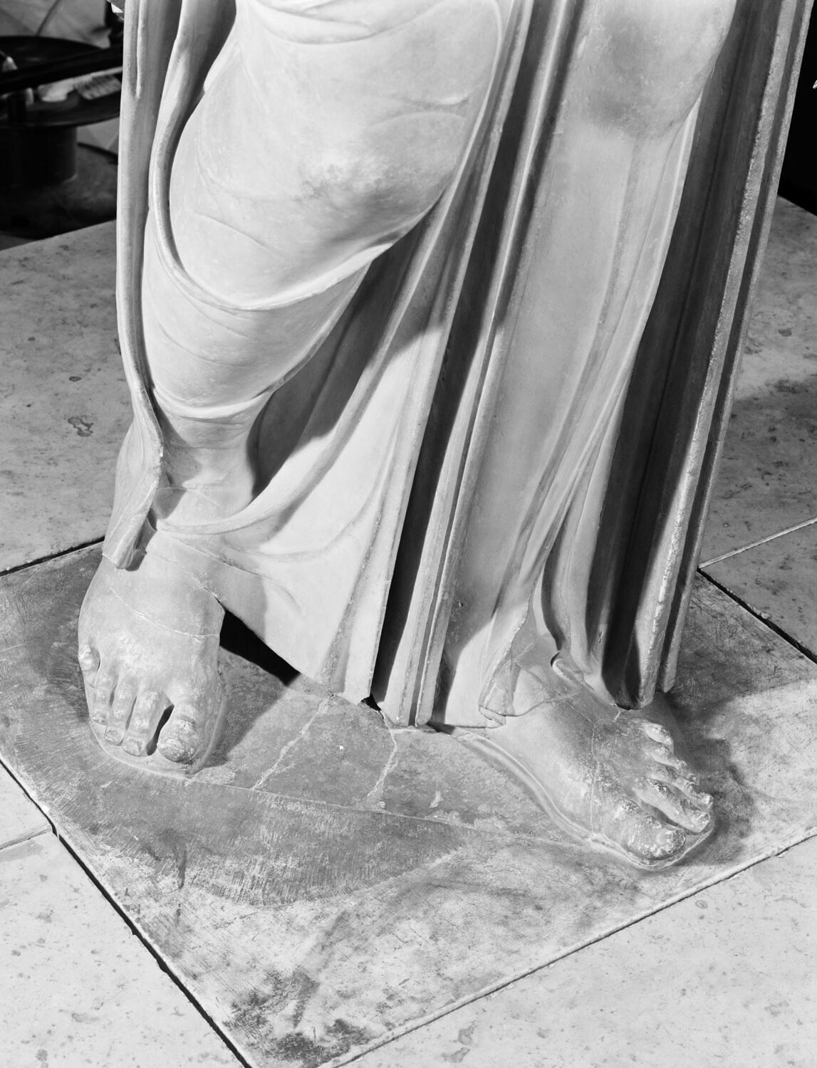 Aphrodite du type de la Venus Genitrix - Louvre site des collections