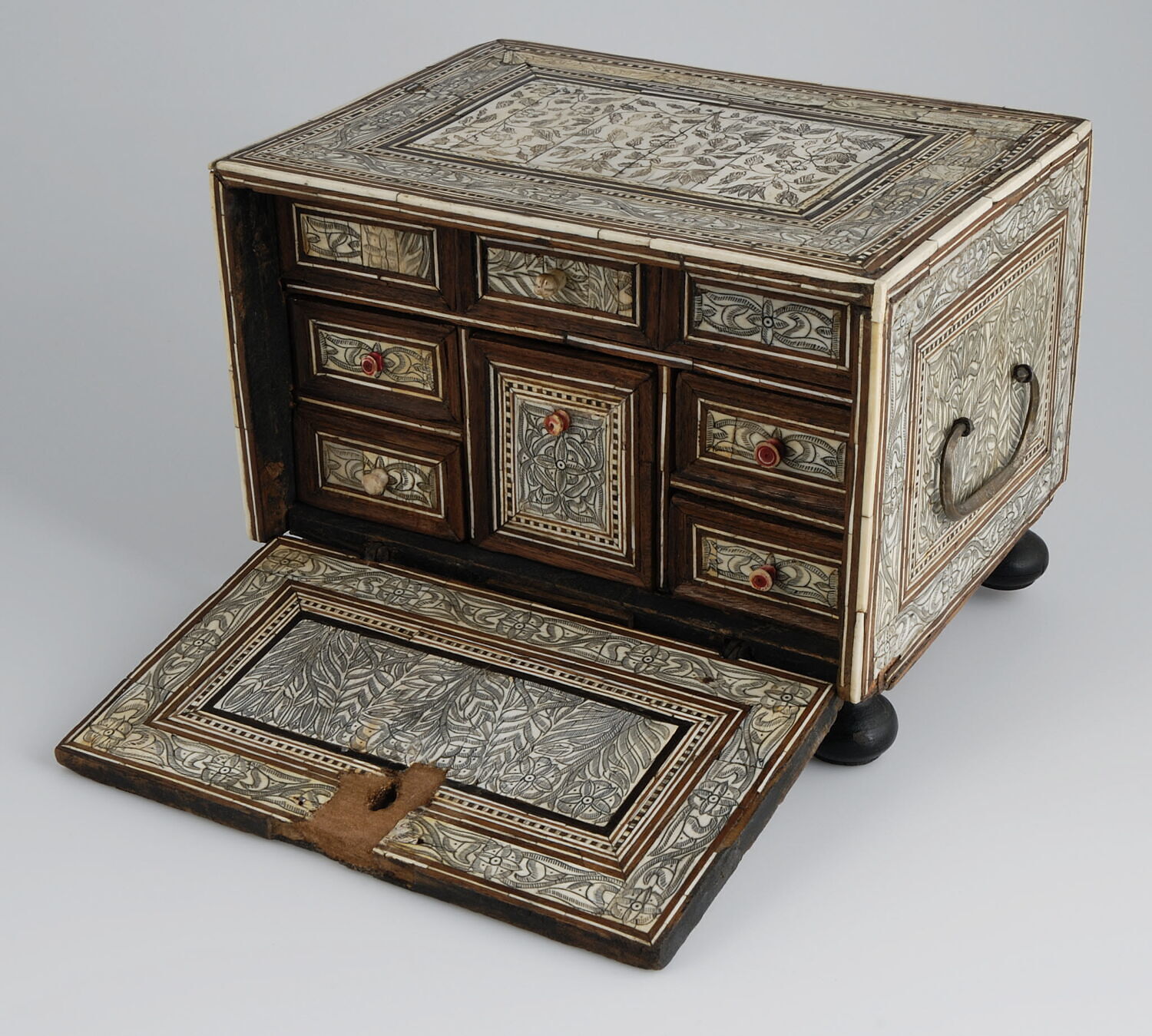 Coffret - Louvre site des collections