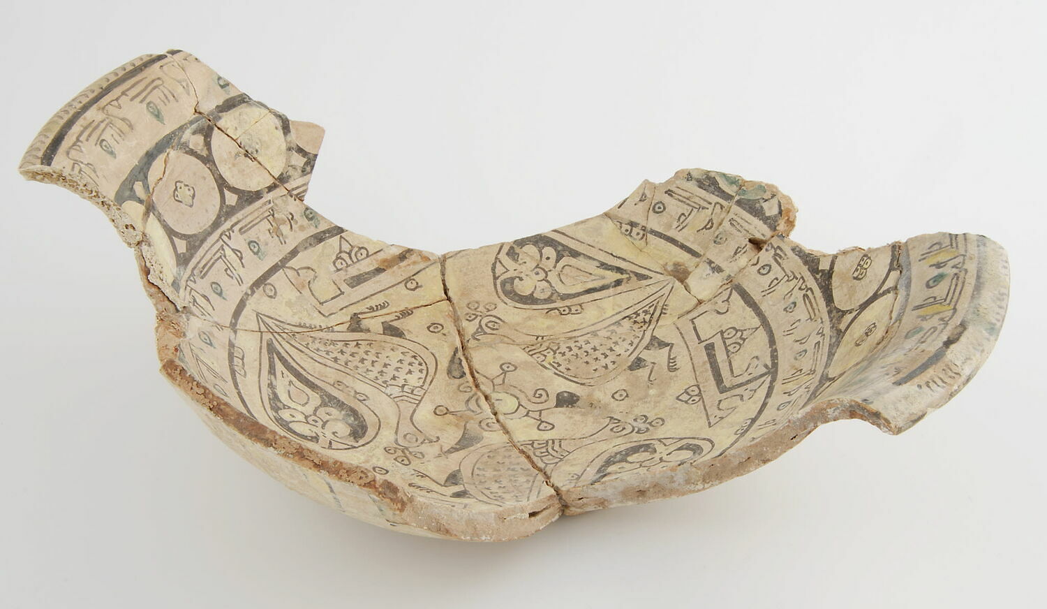 Grande coupe à décor kaléïdoscopique dite "buff ware" - Louvre site des ...