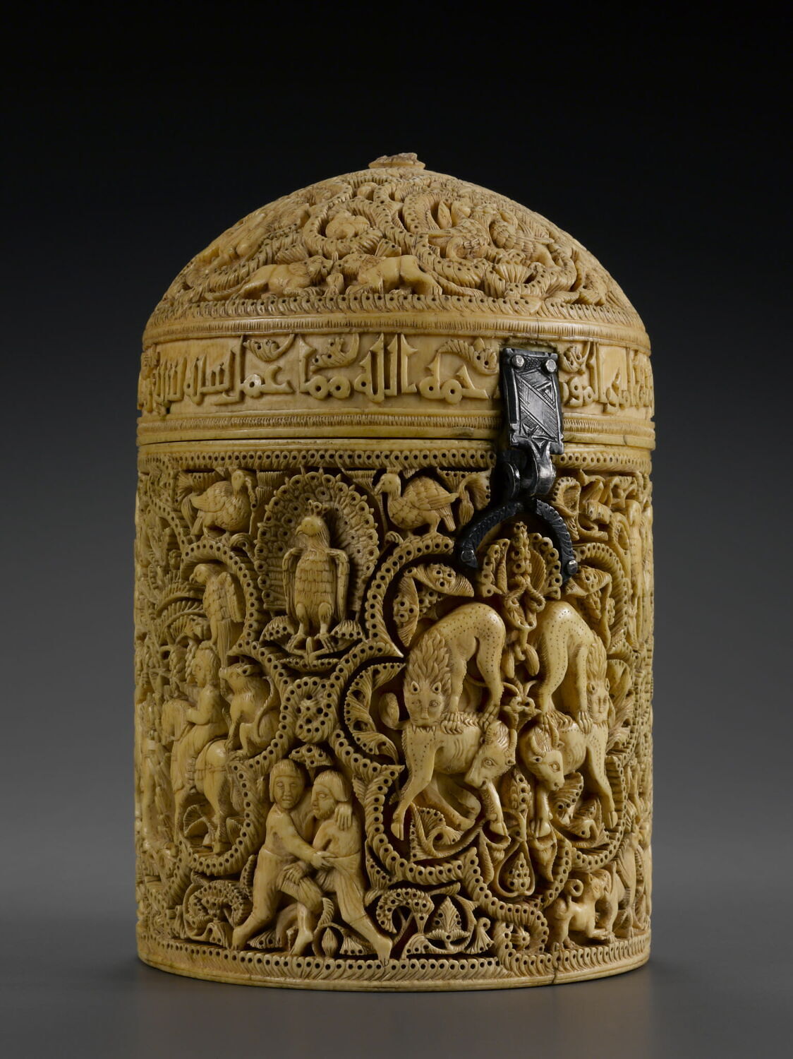 Pyxide au nom d'al-Mughira - Louvre site des collections