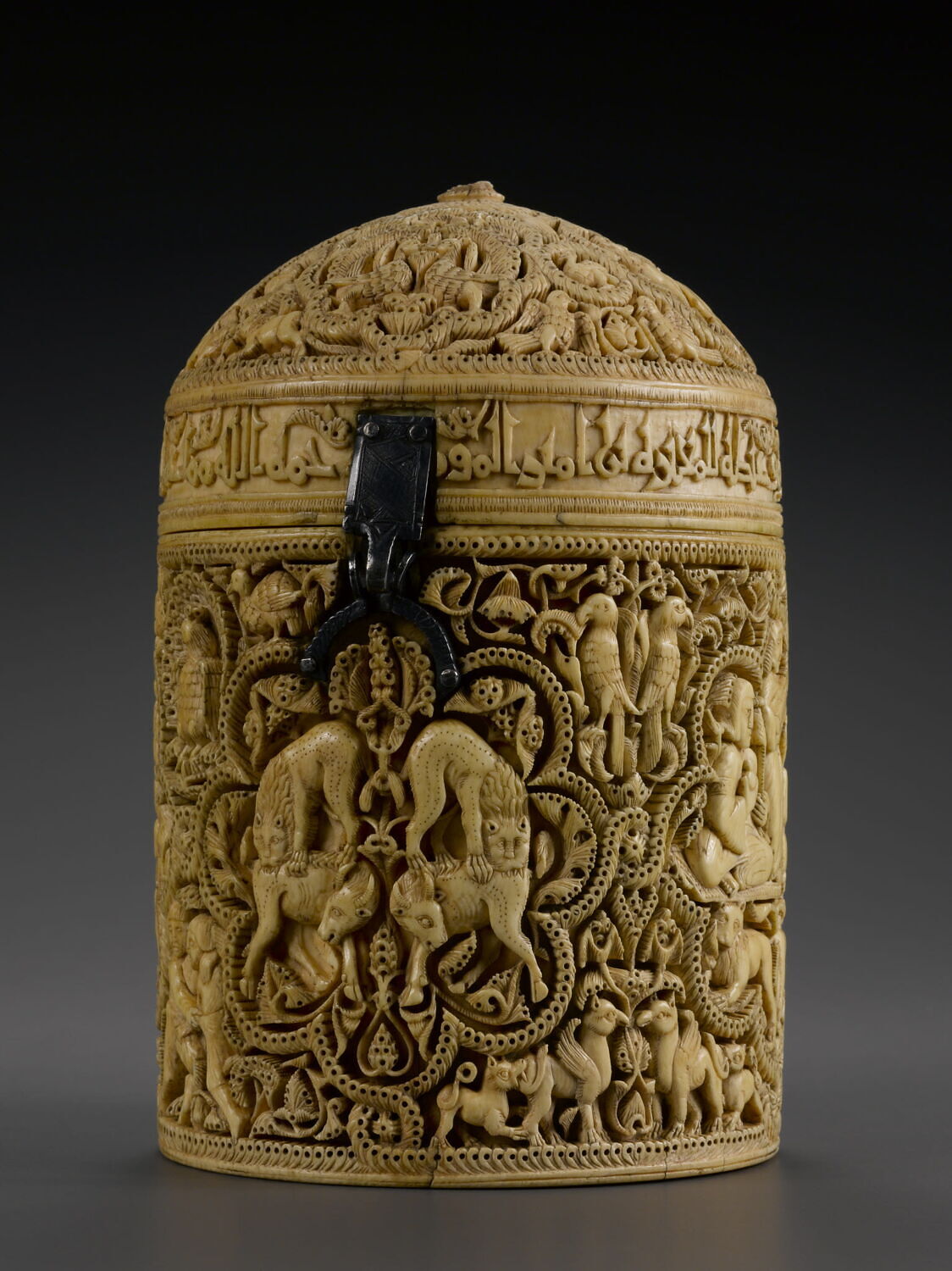 Pyxide au nom d'al-Mughira - Louvre site des collections