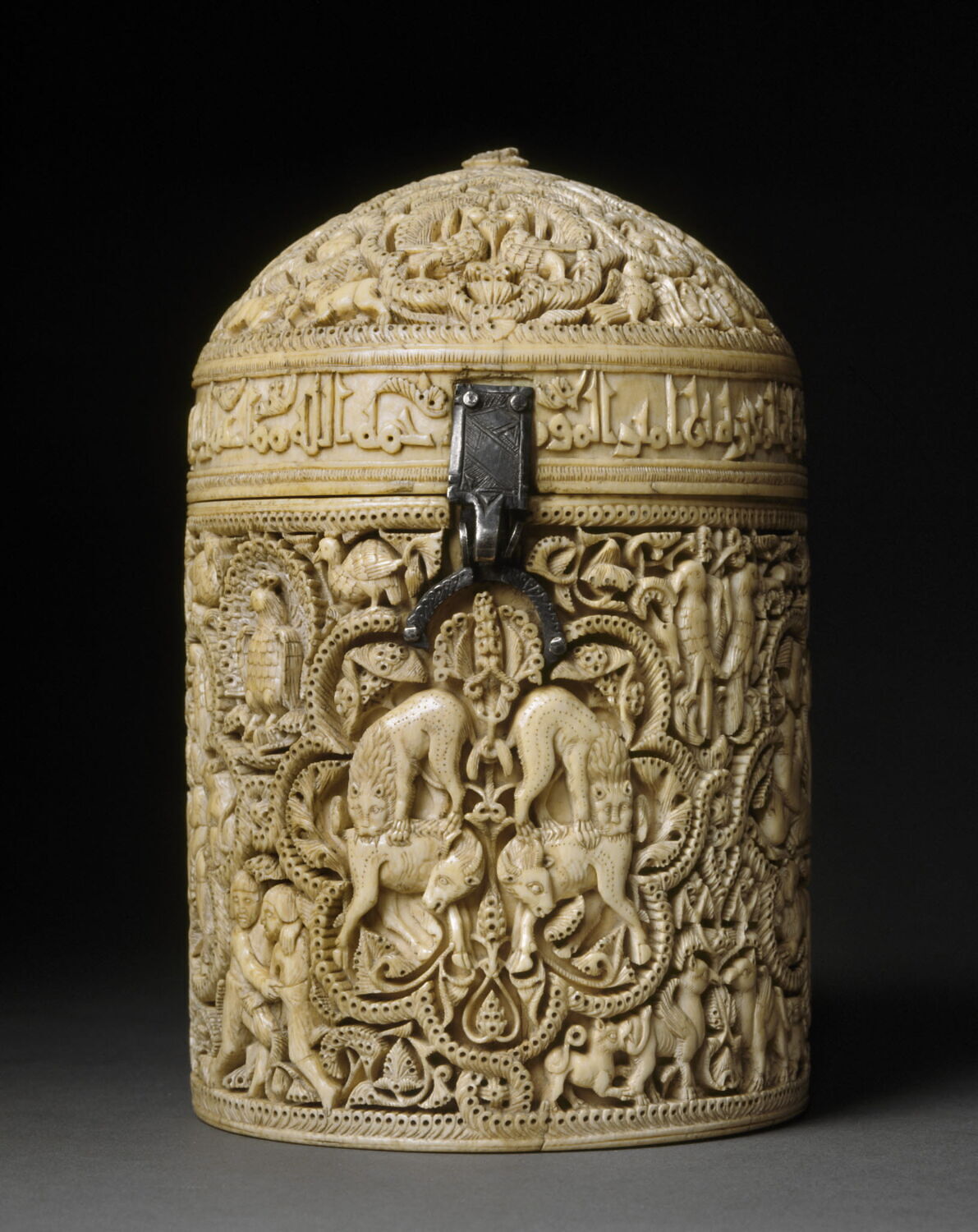 Pyxide au nom d'al-Mughira - Louvre Collections