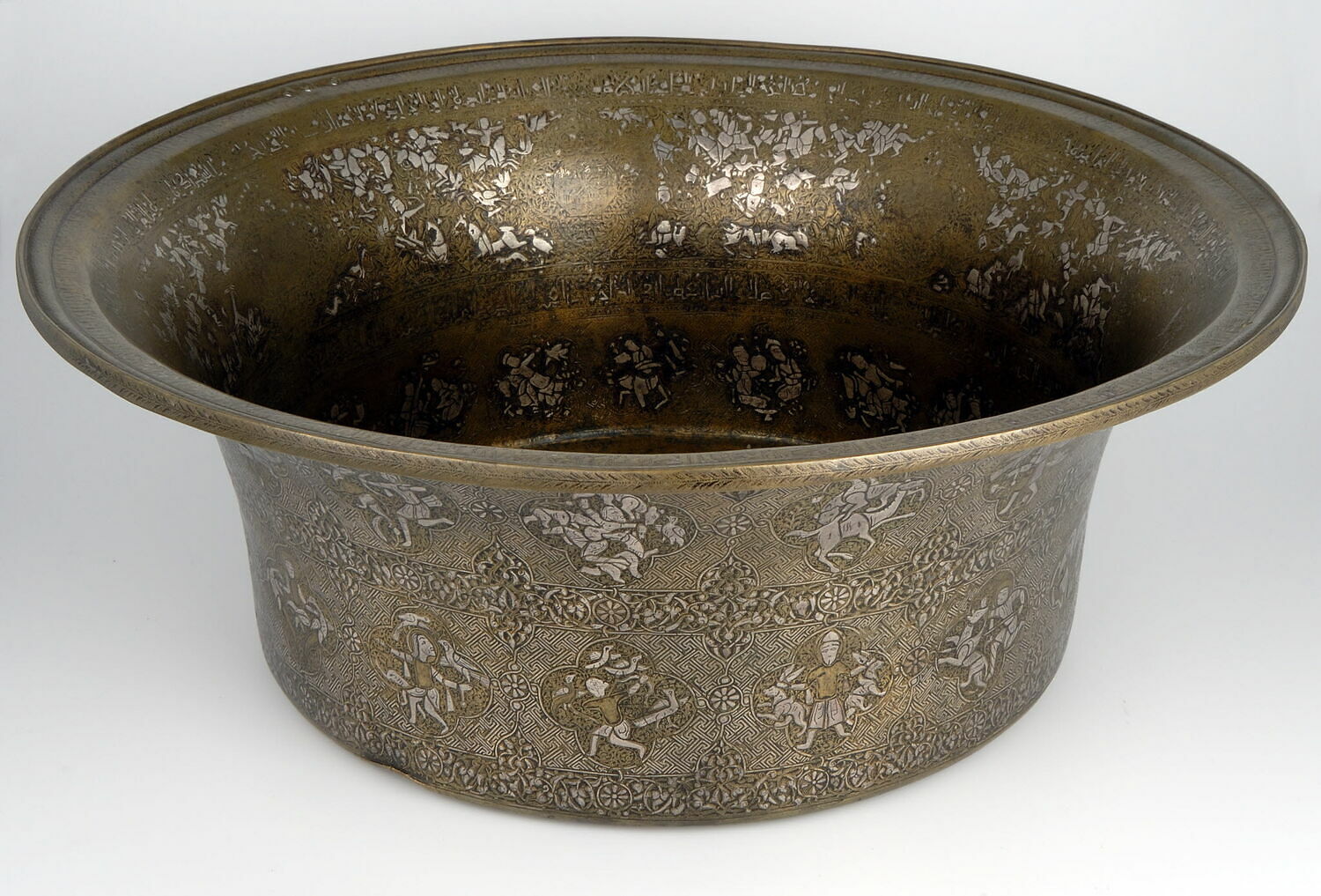 Bassin au nom du sultan al-'Adil II Abu Bakr - Louvre site des collections