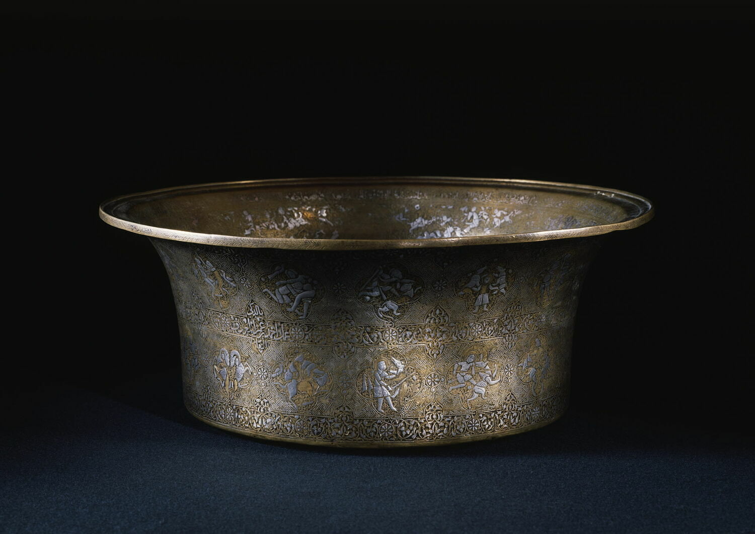 Bassin au nom du sultan al-'Adil II Abu Bakr - Louvre site des collections