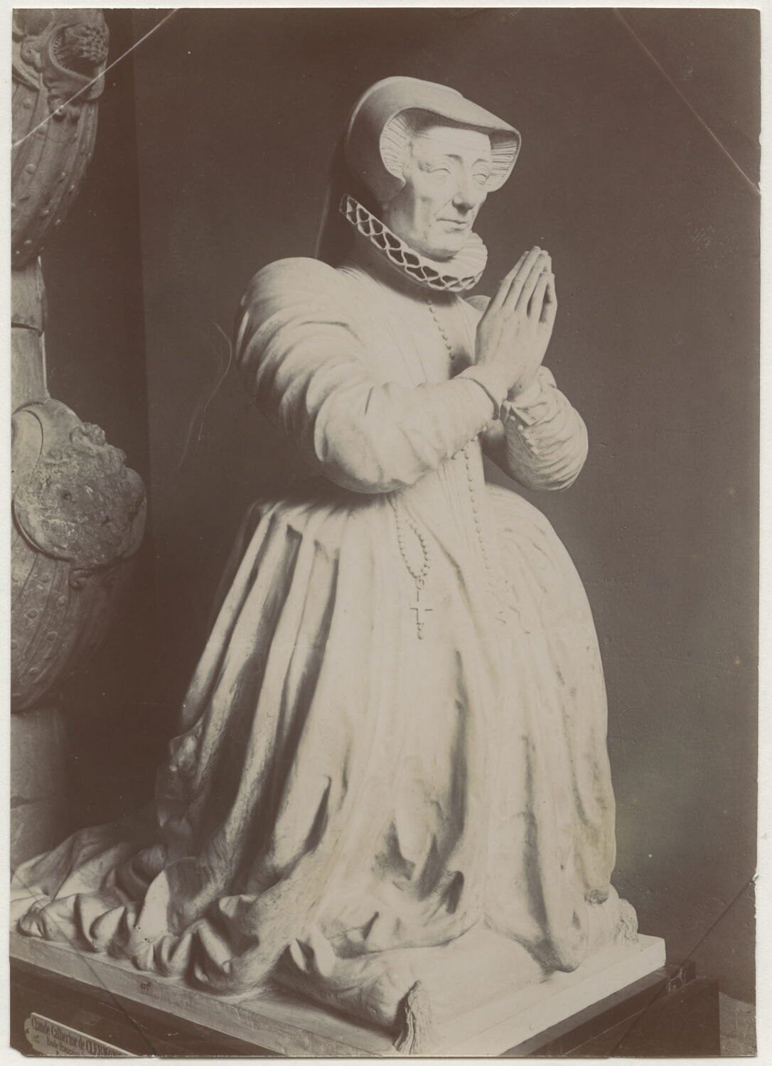 Jeanne de Vivonne, veuve de Claude de Clermont, seigneur de Dampierre ...