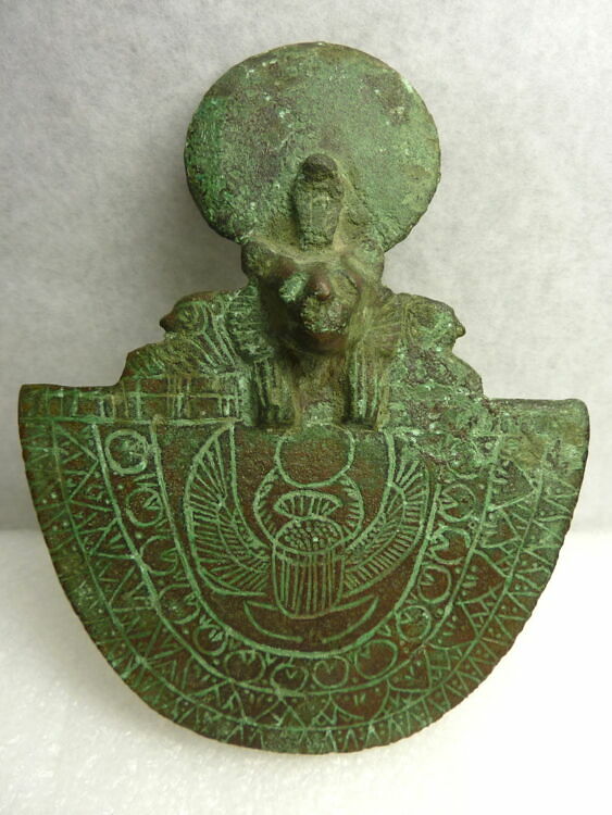 égide à contrepoids - Louvre Collections