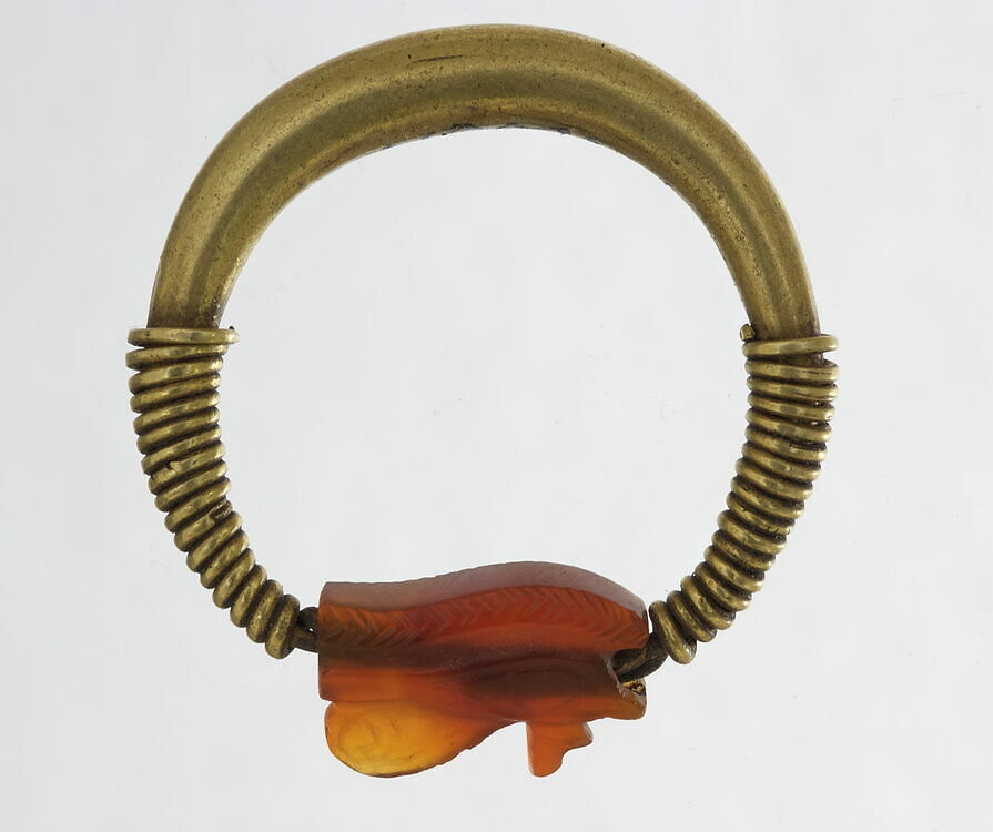 bague en anneau renflé ; bague en anneau à extrémités enroulées ...