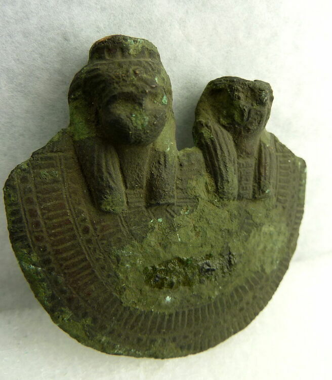 égide double - Louvre Collections