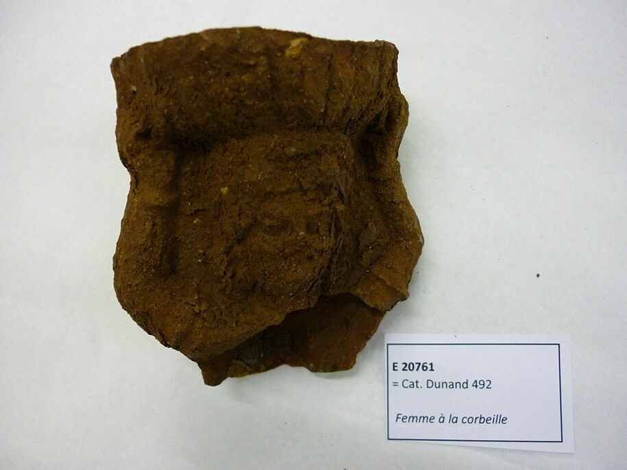 figurine d'Isis canéphore - Louvre Collections