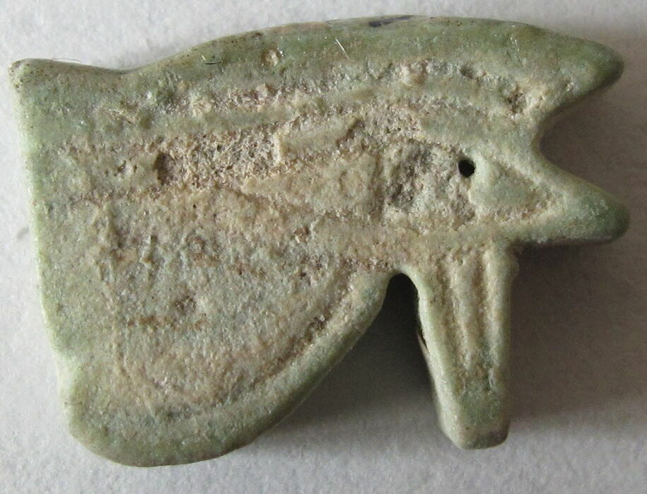 amulette oudjat simple biface - Louvre site des collections