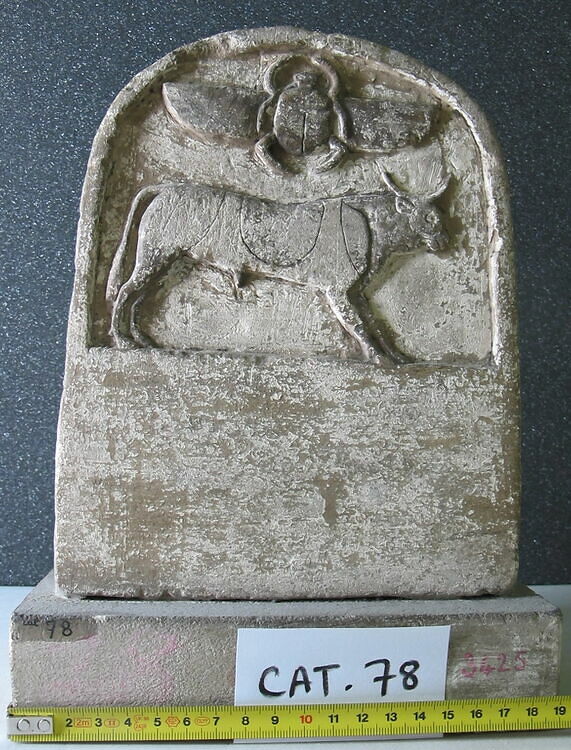 stèle cintrée - Louvre Collections