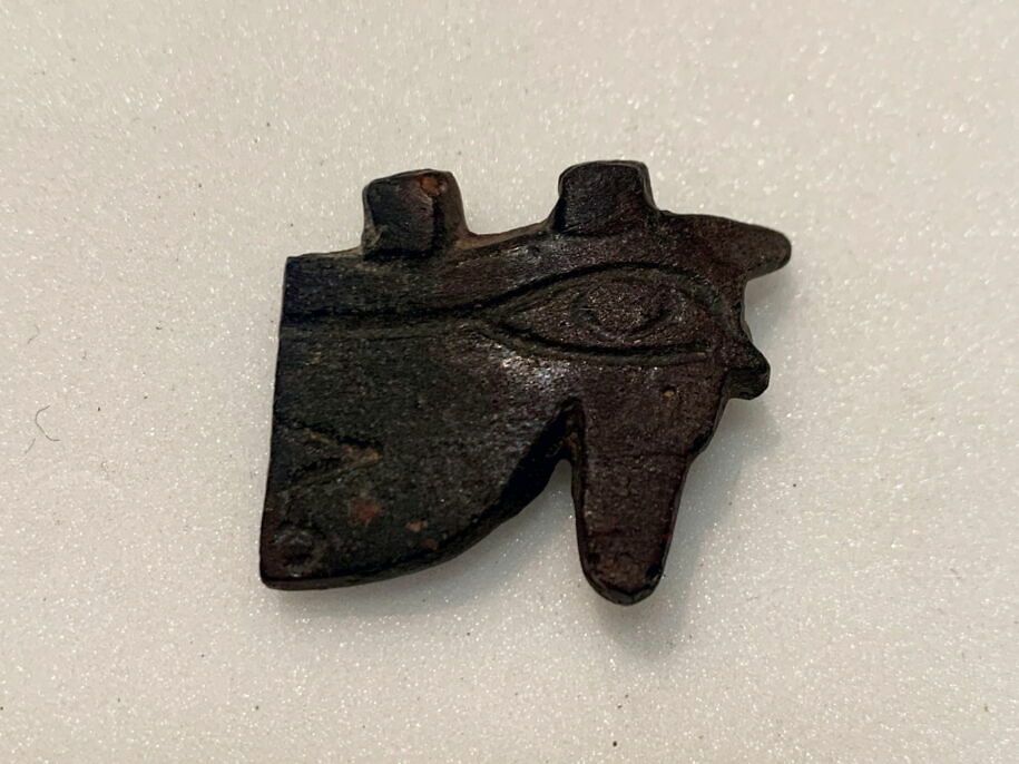 amulette oudjat simple monoface - Louvre Collections