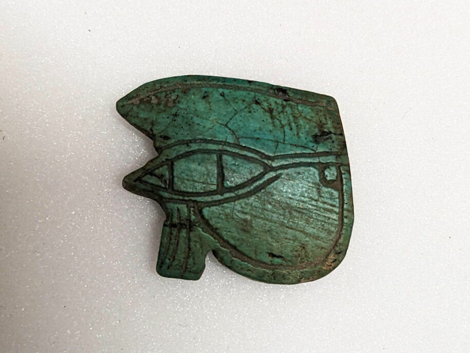 amulette oudjat simple biface - Louvre site des collections