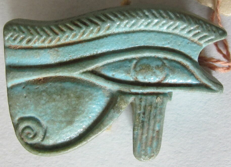 amulette oudjat simple biface - Louvre site des collections