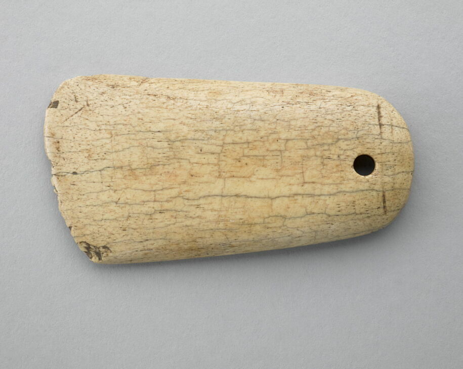 plaquette ; lissoir - Louvre Collections