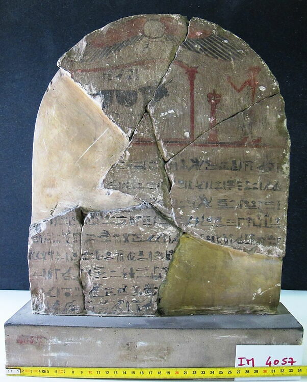 stèle cintrée - Louvre Collections