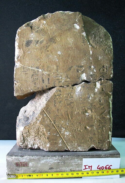stèle cintrée - Louvre Collections