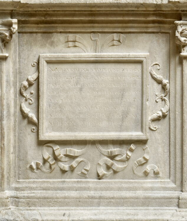 Niche et inscription 1 (à droite) - Louvre site des collections