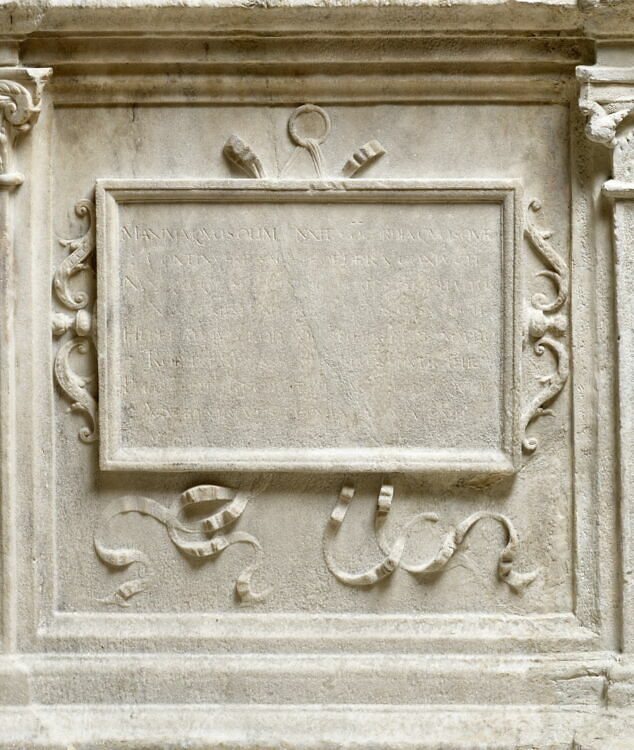 Niche et inscription 2 (à gauche) - Louvre site des collections