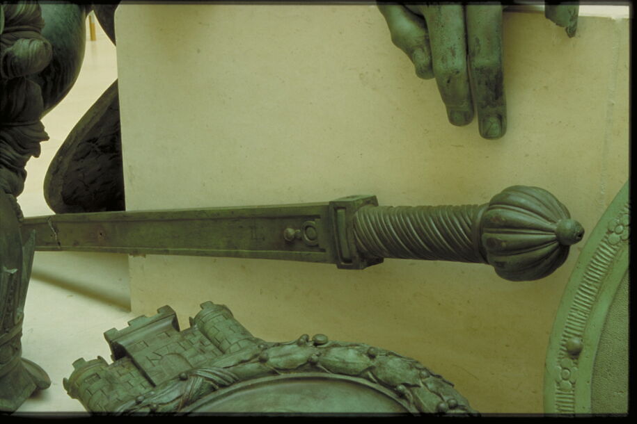 Glaive dans son fourreau - Louvre site des collections