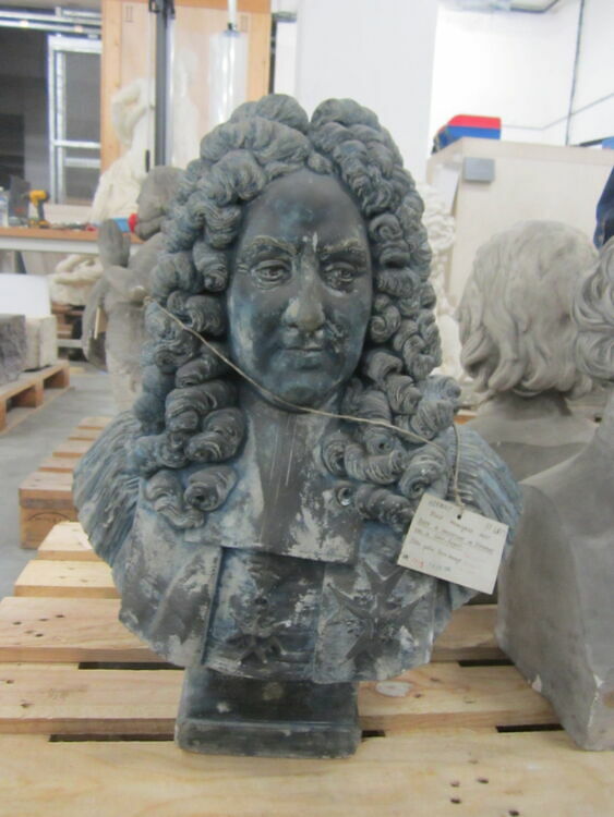 Magistrat en simarre avec le saint-esprit - Louvre site des collections