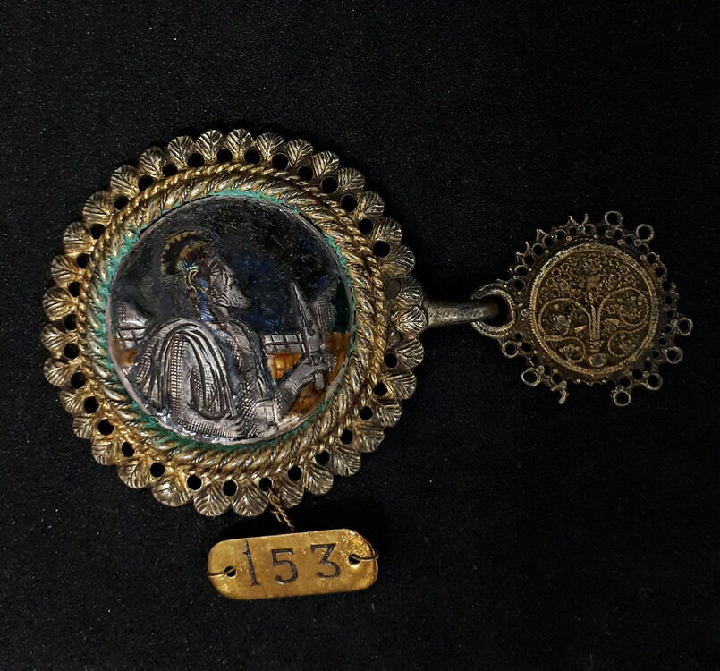 Agrafe en argent émaillé et doré - Louvre site des collections