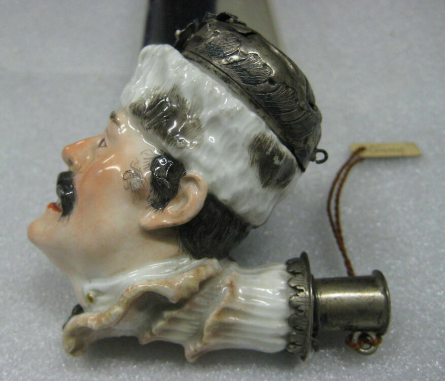 Pipe en porcelaine représentant une tête d'homme - Louvre Collections