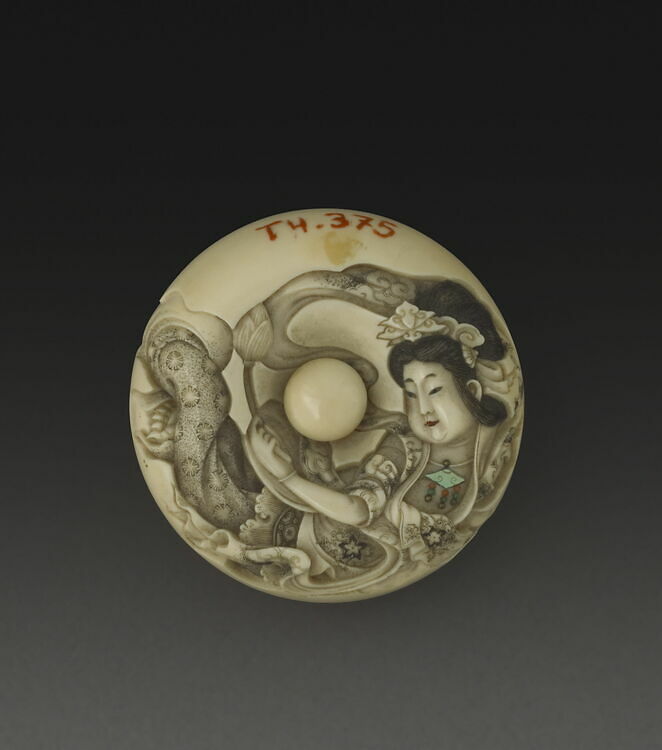 Manju netsuke avec une divinité féminine (?) - Louvre site des collections