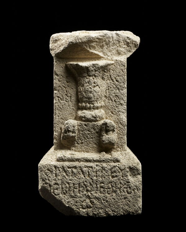 cippe ; objet funéraire - Louvre site des collections