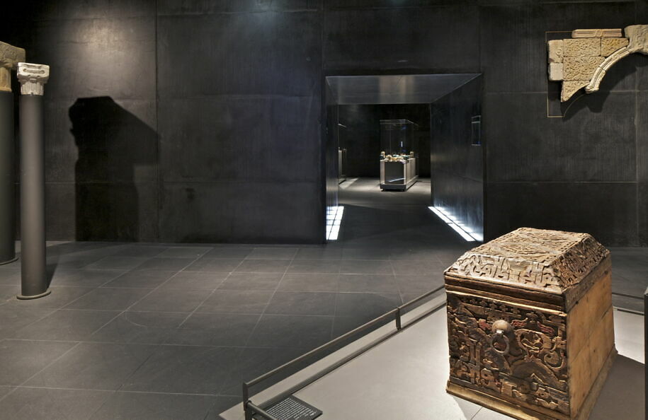 Coffre de bois à décor épigraphique sculpté "sanduq" - Louvre site des ...