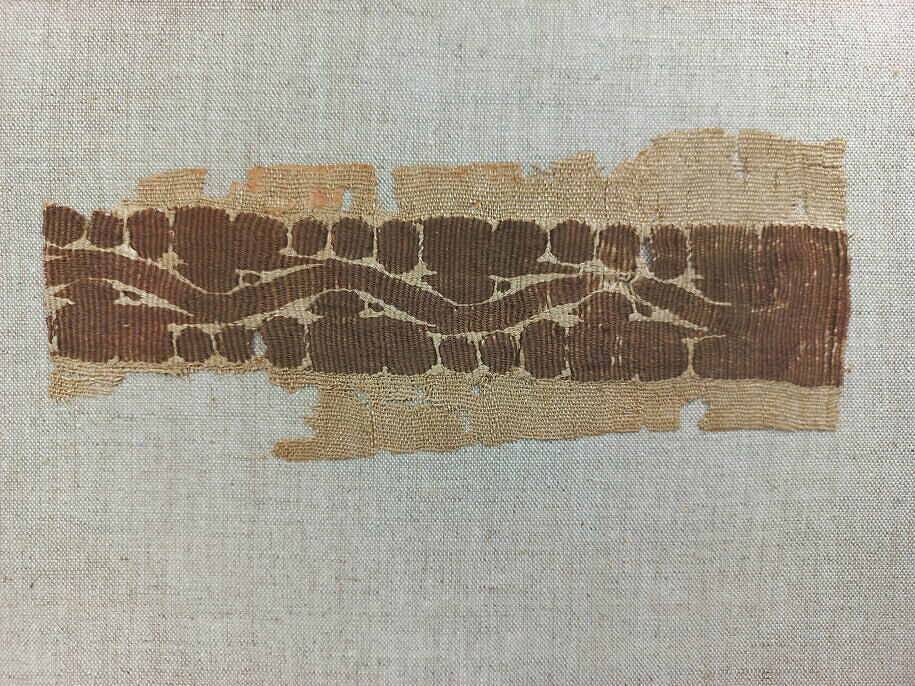 tissu ; bande décorative d'habillement - Louvre site des collections