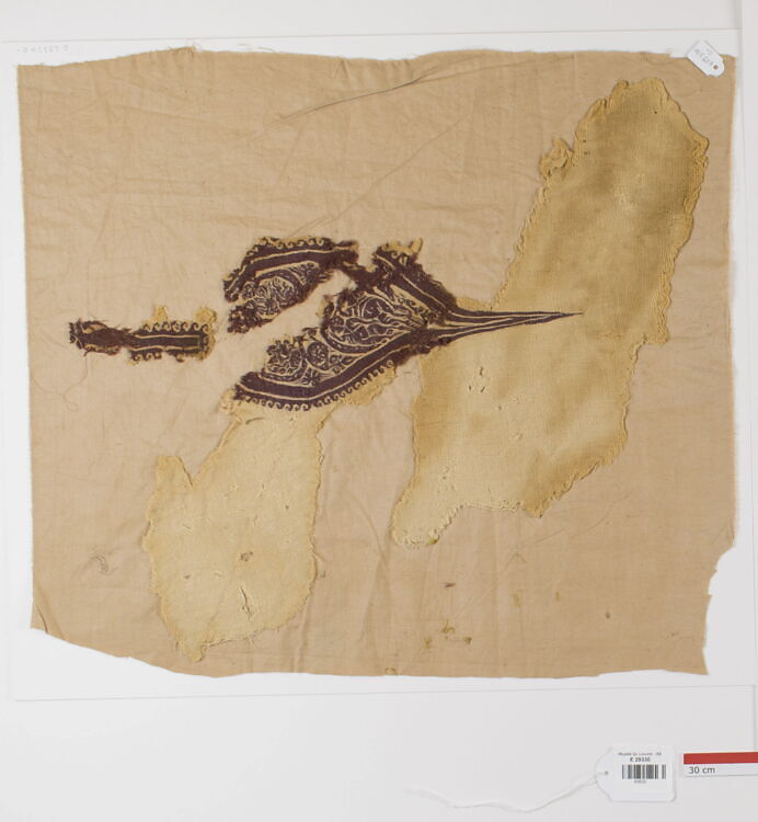 mantelet ; fragment - Louvre site des collections