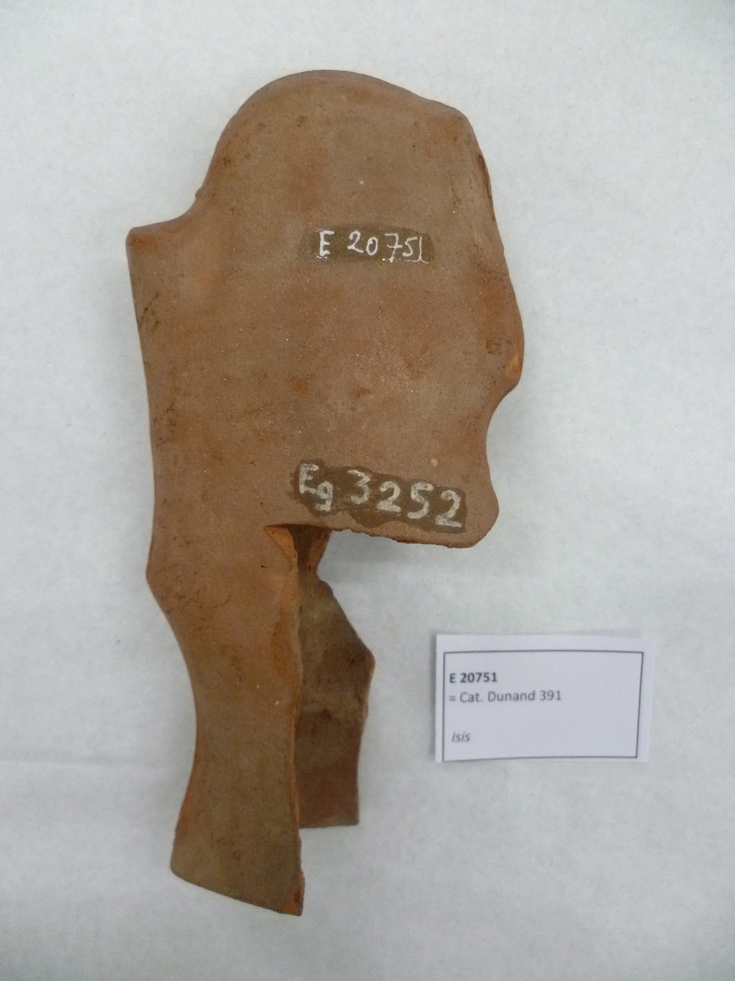 figurine d'Isis serpent - Louvre Collections