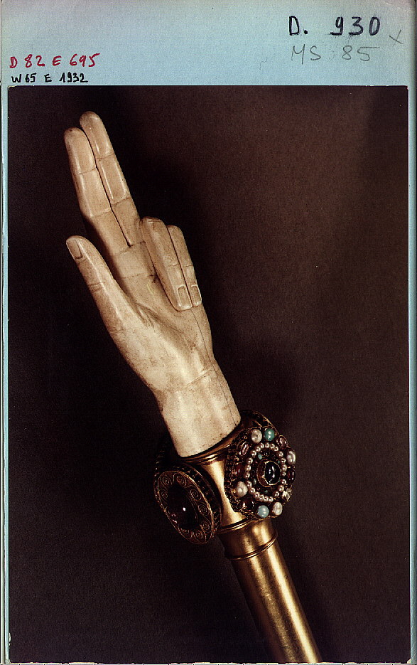 Main de Justice du Sacre avec anneau de Saint-Denis - Louvre Collections