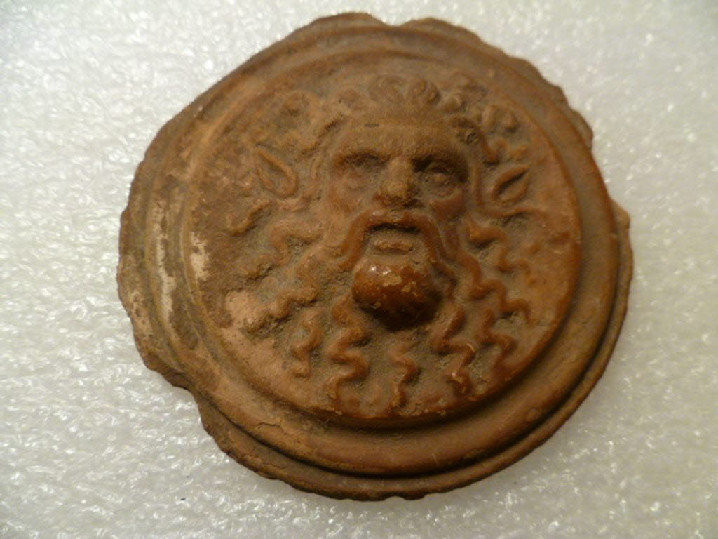 guttus ; médaillon de vase - Louvre site des collections