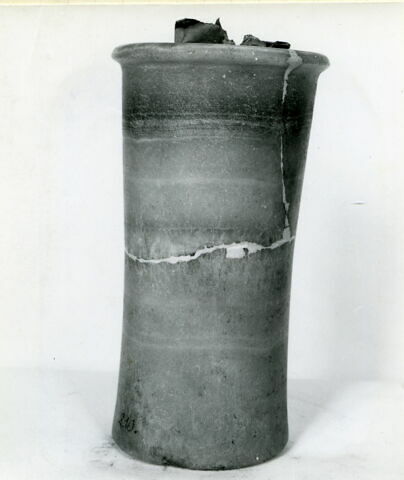 jarre ; avec contenu - Louvre Collections